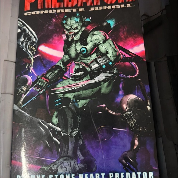 Neca | Toys | Predator Concrete Jungle Deluxe Stone Heart Predator ...